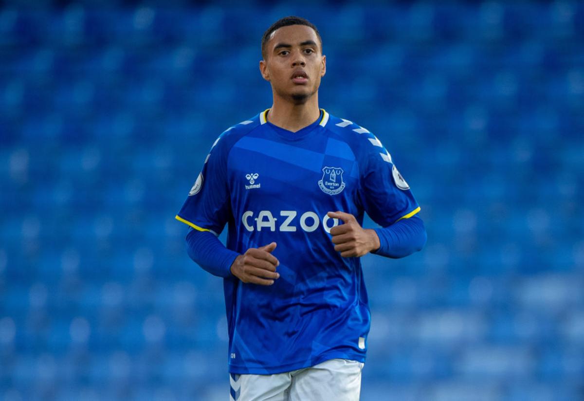 Lewis Dobbin sends message to Everton talent Jenson Metcalfe