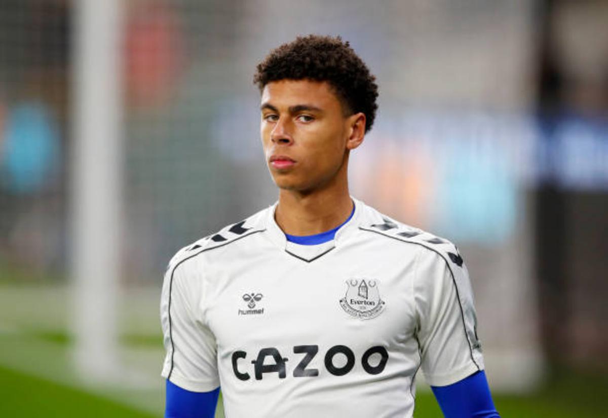 Everton should give 'composed' Reece Welch a chance in the first team