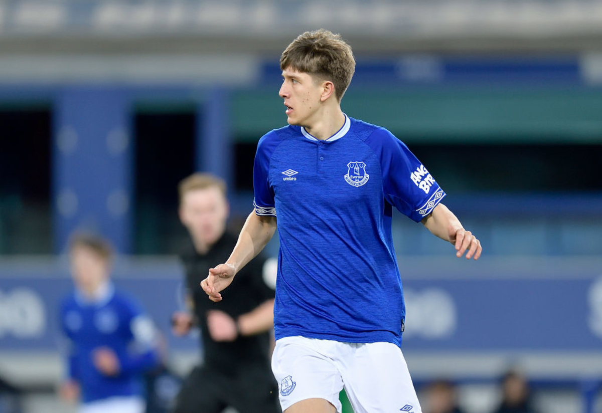 Everton U23 midfielder Sebastian Quirk signs new one-year deal