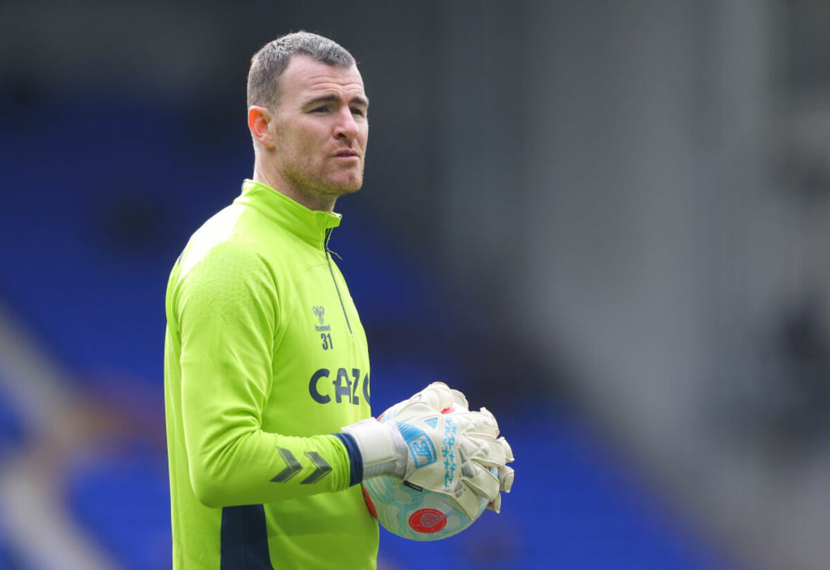 Everton goalkeeper Andy Lonergan extends Goodison Park stay