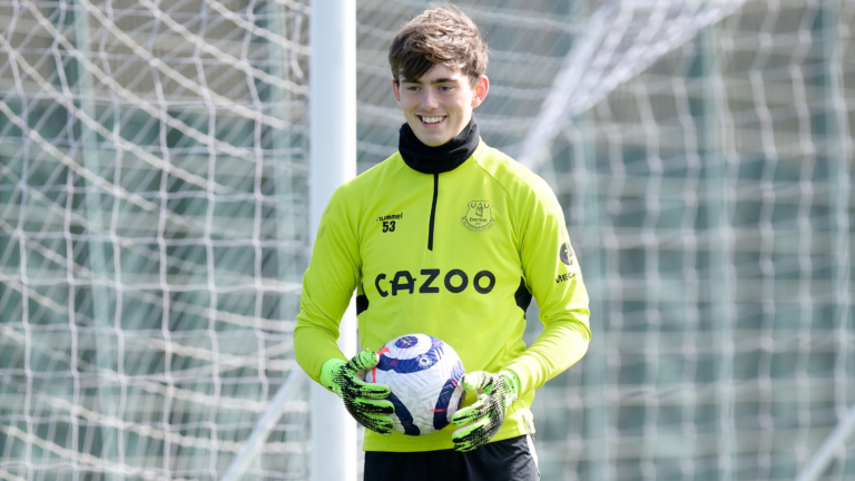 Everton goalkeeper would 'jump at chance' to quit so he can play for ex ...