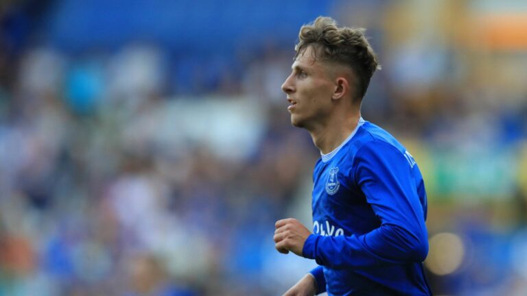 Everton 'already make Jesper Lindstrom choice' after latest transfer update